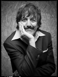XAVIER VELASCO: BIOGRAFÍA Y OBRAS DEL AUTOR